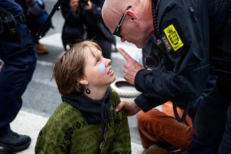 »Hvad er det, man leder efter under en ældre herres eller aktivisters ...