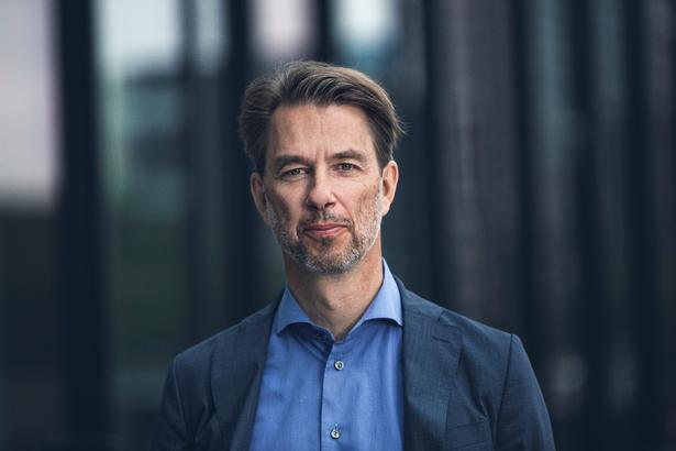 Bag de støjende overskrifter arbejder dansk chef med milliarder i ...