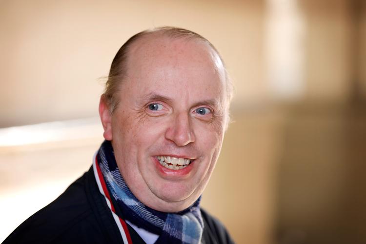 Han har rejst rundt i fem år og ledt efter statuer. Og han kan ikke få ...