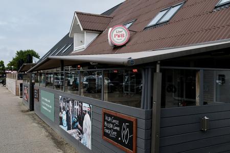Monika havde drukket to fadøl på Lises Pub, da hun pludselig stod ...