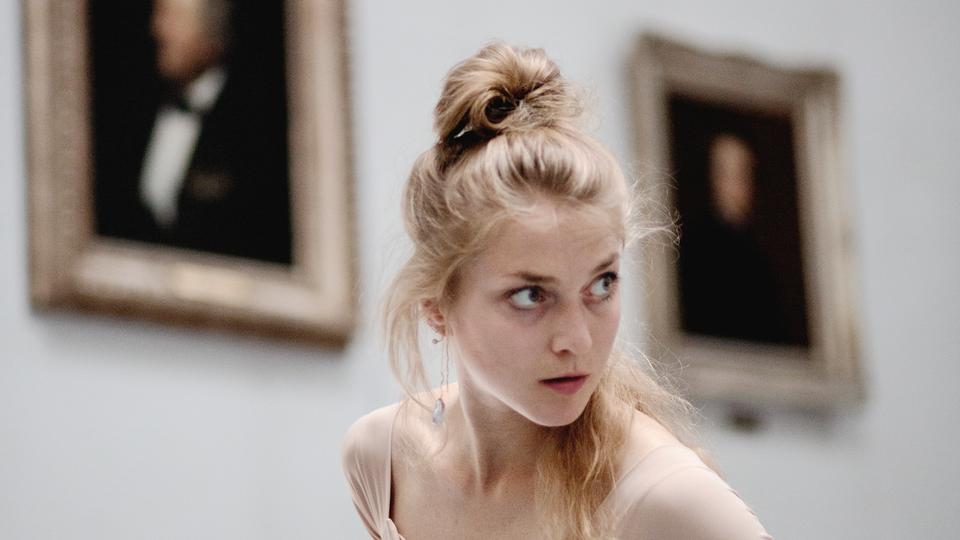 De kalder hende 'ballerinaen, der taler': 26-årige Astrid Elbo er hende ...