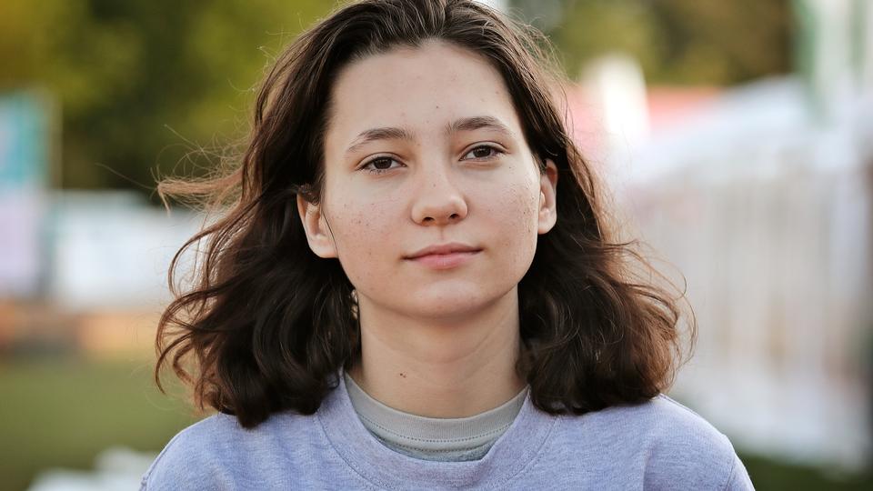 20-årige Olga kom hjem til sin hoveddør, der var overmalet med teksten ...