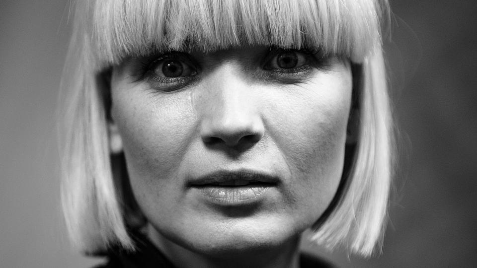 Lige så monokromt hendes udtryk har været i front for The Raveonettes ...