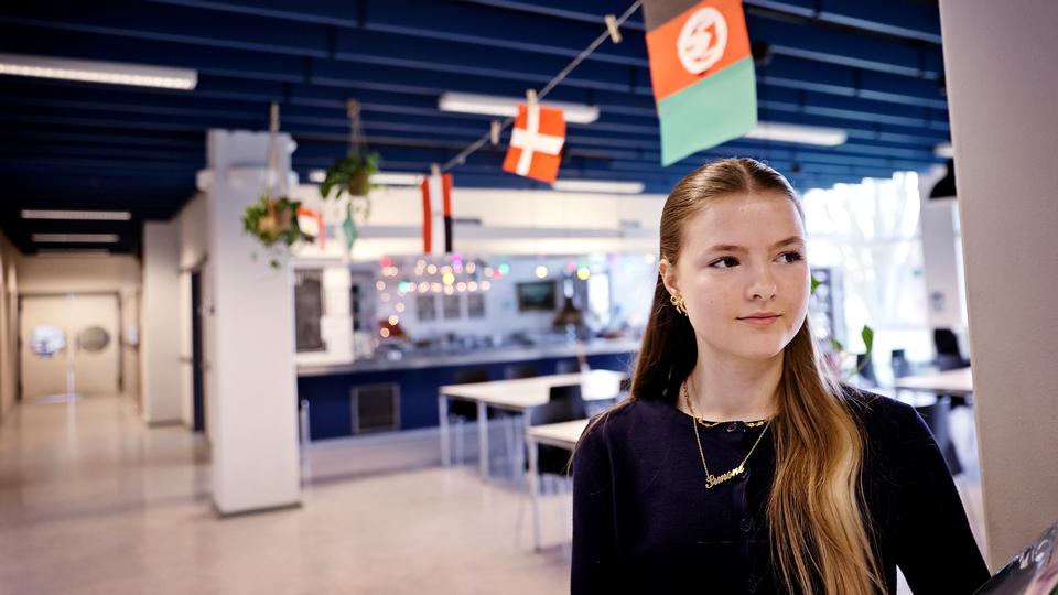 Hele dagen havde Simone Krogh holdt øje med sin telefon. Omkring ...