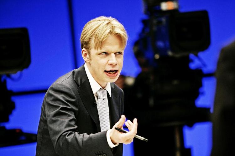 Tv-anmeldelse: C. Kjersgaard bæltefikserede P. Kjærsgaard med dygtig ...